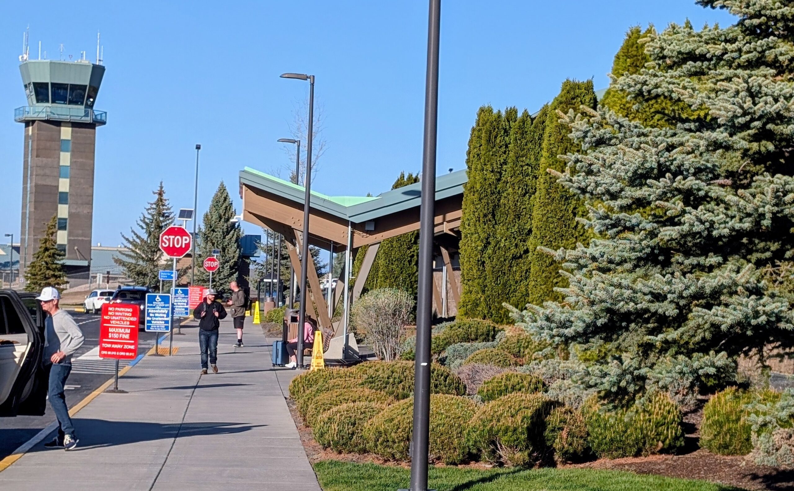 Alaska Airlines to add Redmond–Burbank service as Avelo exits ...